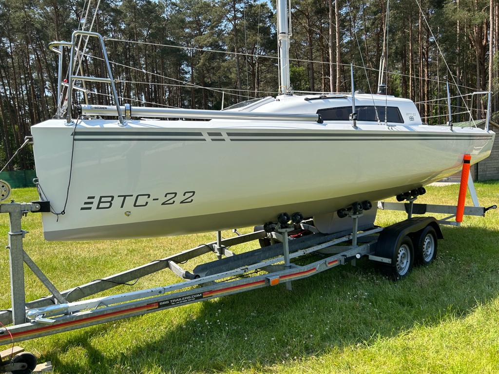 BTC-22 Ex Demonstrator With Trailer - Boats on Wheels
