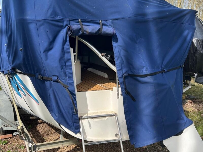 Hunter Legend 26 + Twin Axle Trailer - Boats on Wheels