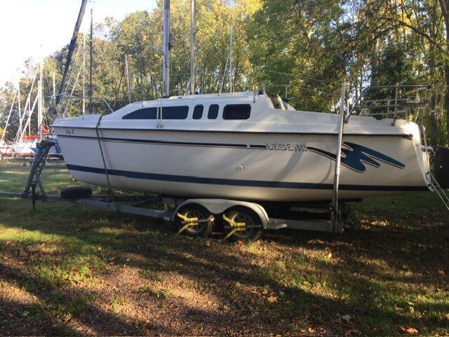 Hunter Legend 26 + Twin Axle Trailer - Boats on Wheels